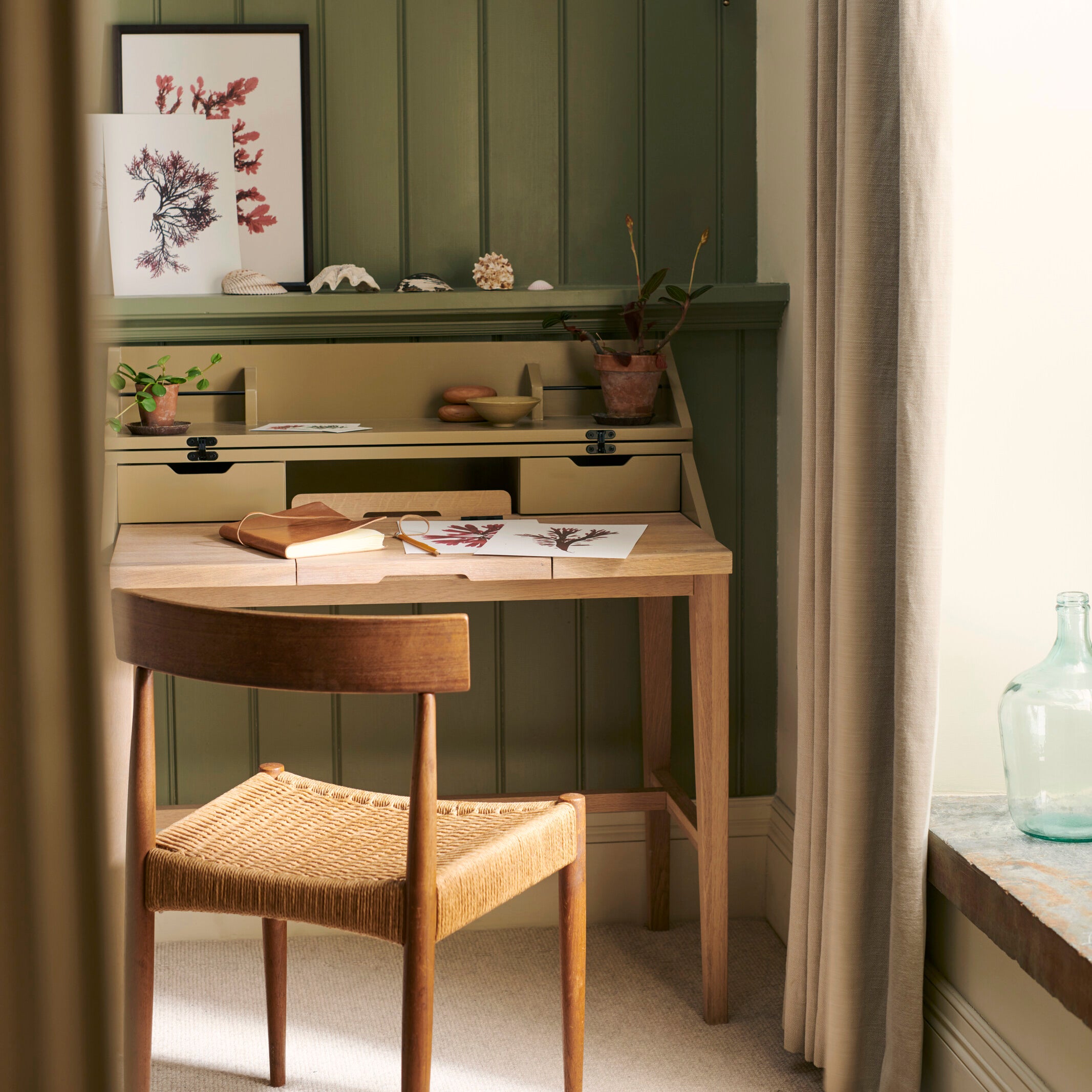 Desks & workstations – Neptune