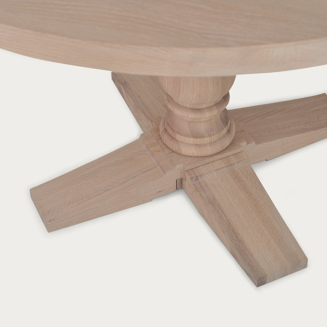 Balmoral 4 Seater Round Oak Dining Table – Neptune