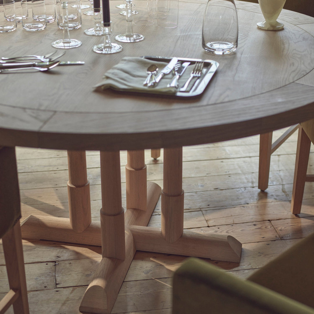 Battersea 6 Seater Round Oak Dining Table – Neptune