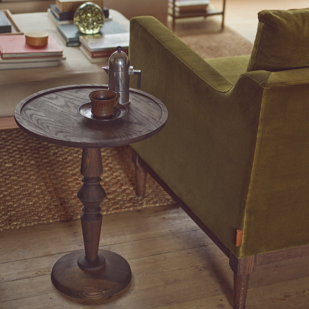 Chalford Oak Side Table, Darkened Oak – Neptune
