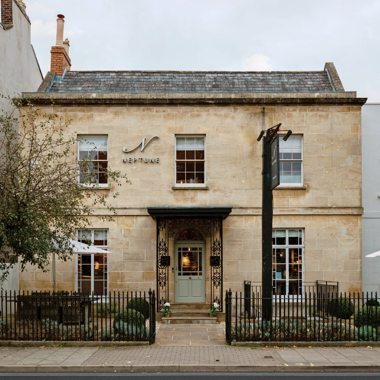 Swindon Kitchen Showroom & Furniture Store | Neptune