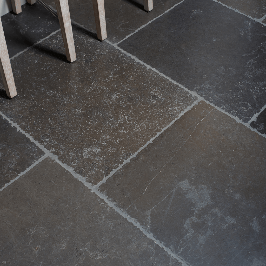 Abbotsbury Limestone Floor Tiles, Tumbled Finish – Neptune